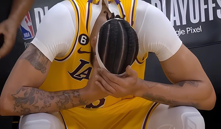 Anthony Davis Wheelchaired Out Warriors' Arena After Taking Elbow to ...