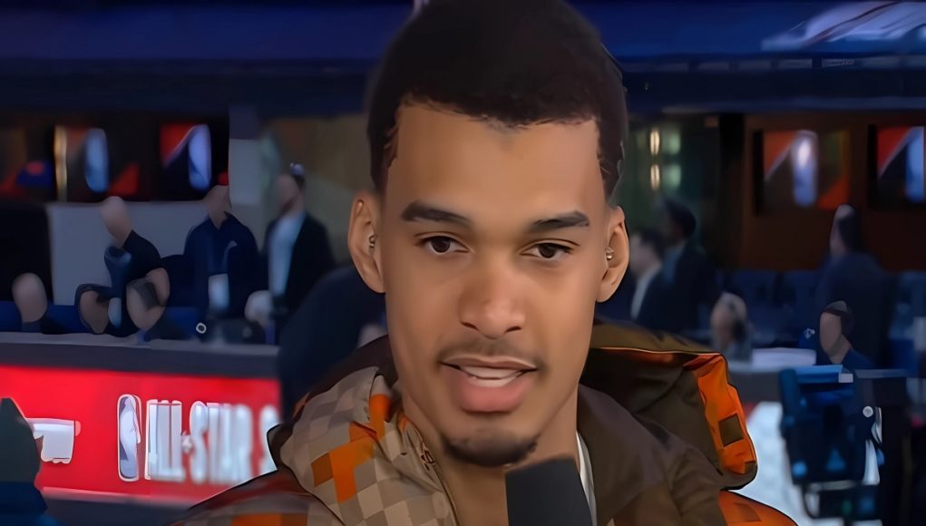 Disney's Real Life Lightsaber Revealed at SXSW 2023 Leaves Social Media ...